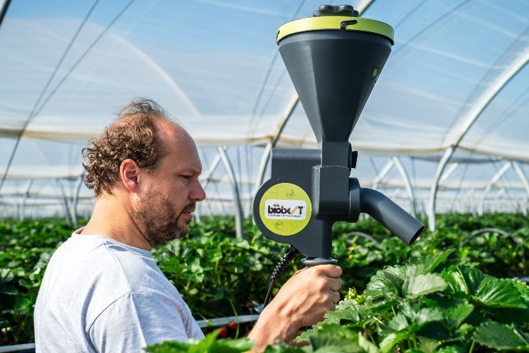 Biobest launches Entomatic Handheld: precision made easy - Hortimedia